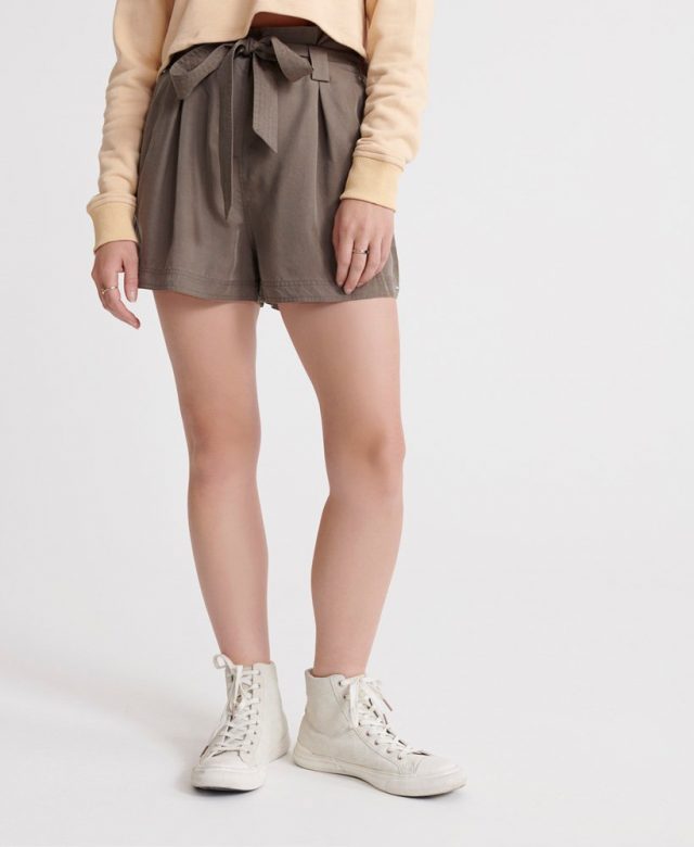 Paperbag Shorts Outfit Ideas: Trendy Ways to Style Them | Lugako